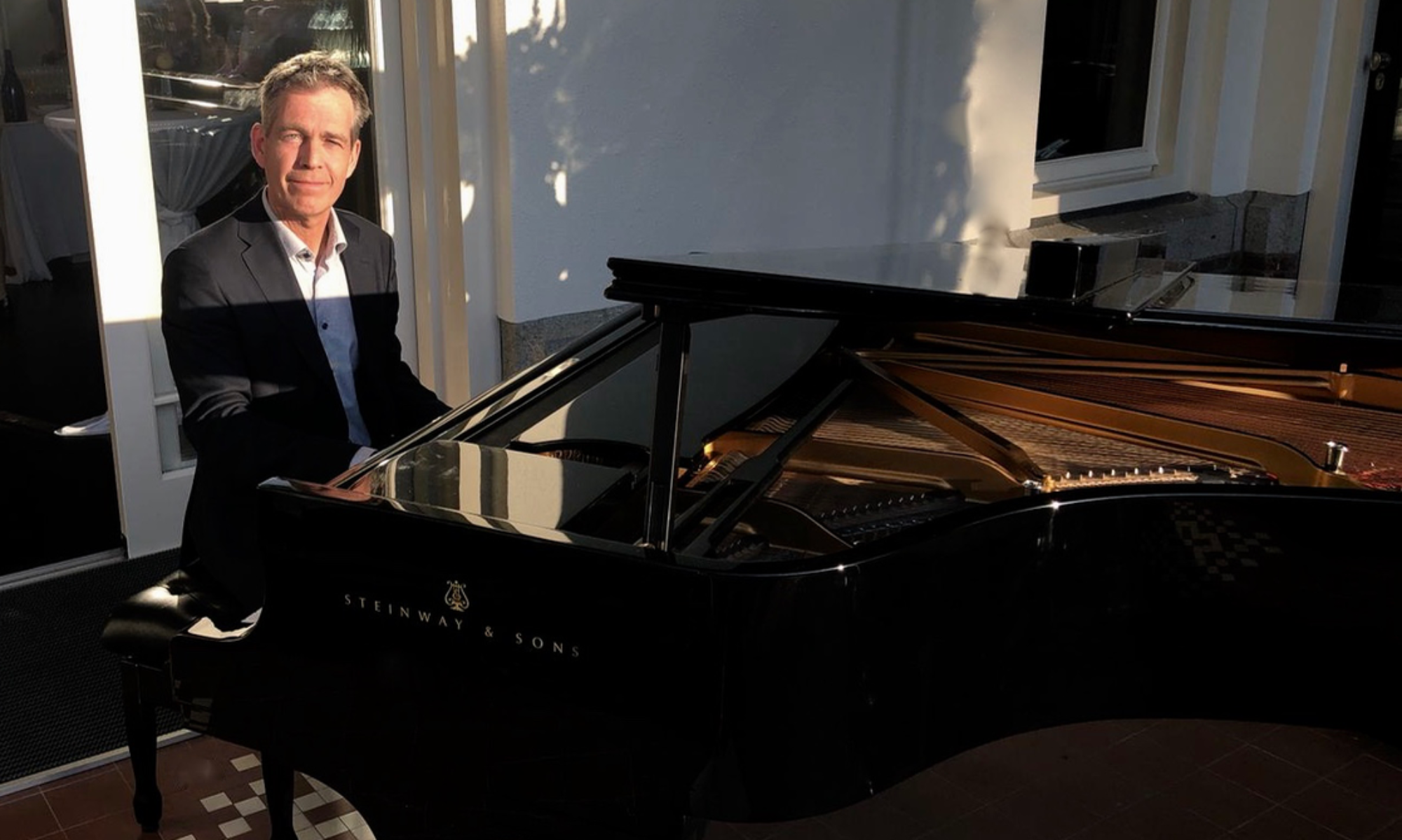 Contact – Paul Valk